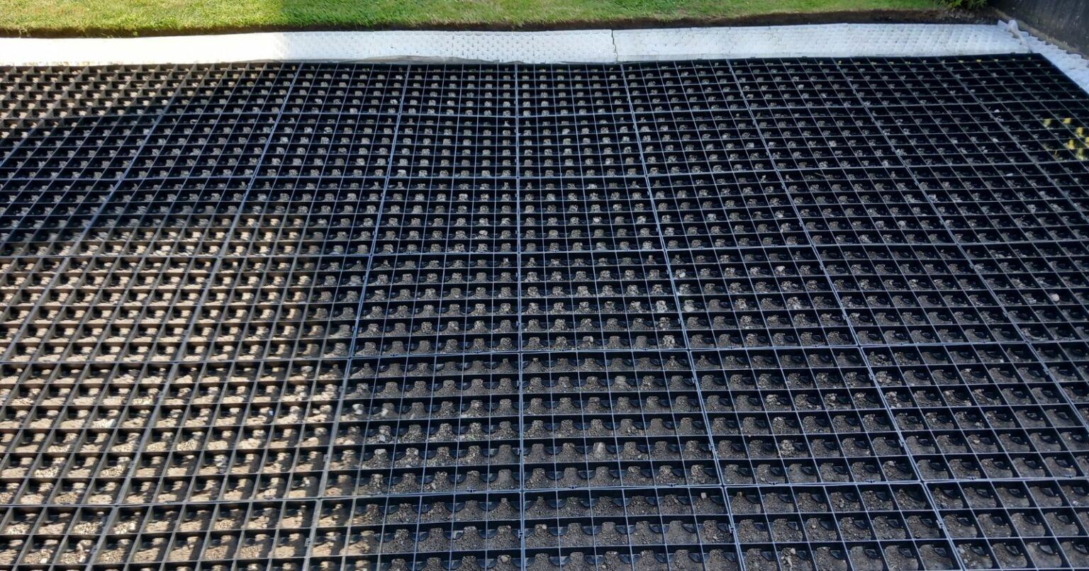 Five Reasons Why I Chose A Plastic Grid Base For A Pub Shed